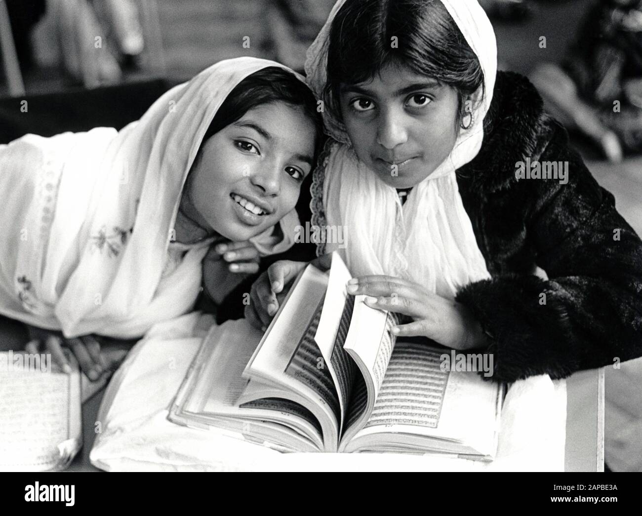 Muslim schoolchildren uk hi-res stock photography and images - Alamy