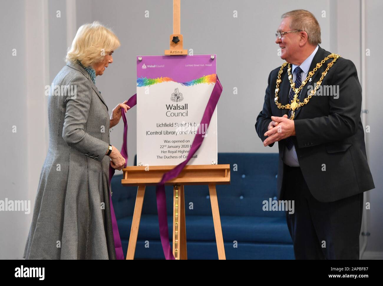 The Duchess of Cornwall unveils a plaque with Mayor of Walsall Paul ...
