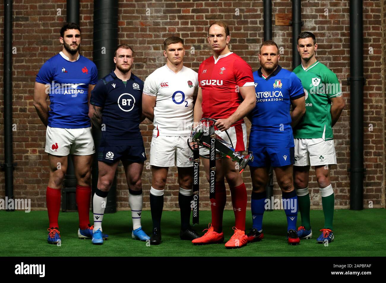 Team captains pose for a photo with the Six Nations Trophy (left to ...