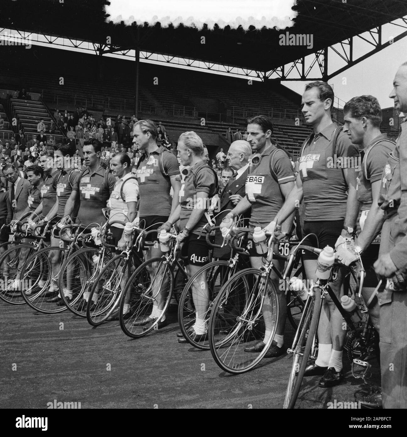 Team challenges Black and White Stock Photos & Images - Alamy