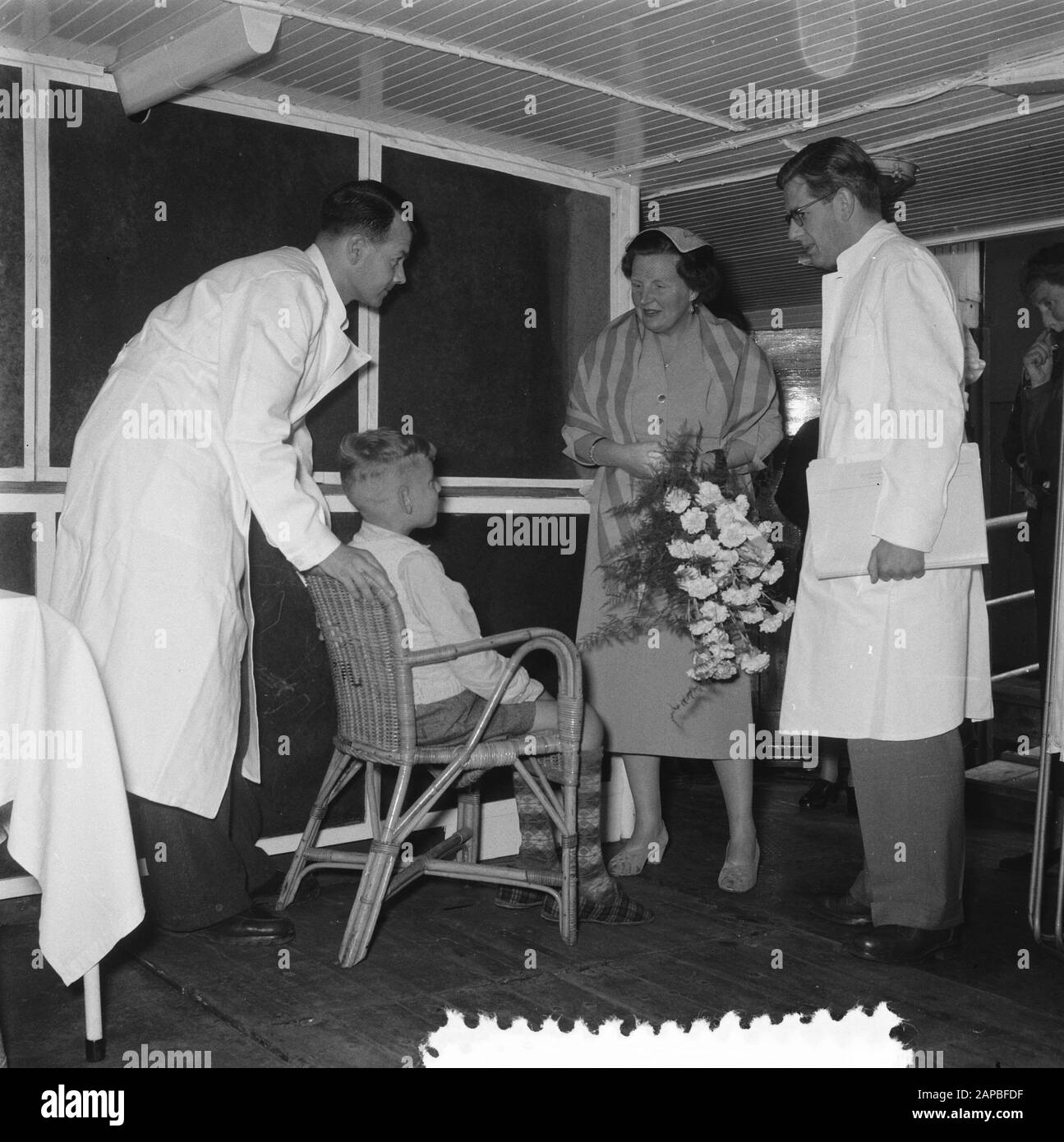 Ships doctors hi-res stock photography and images - Alamy