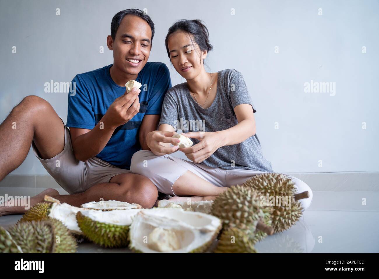 asian people eating durian Stock Photo - Alamy