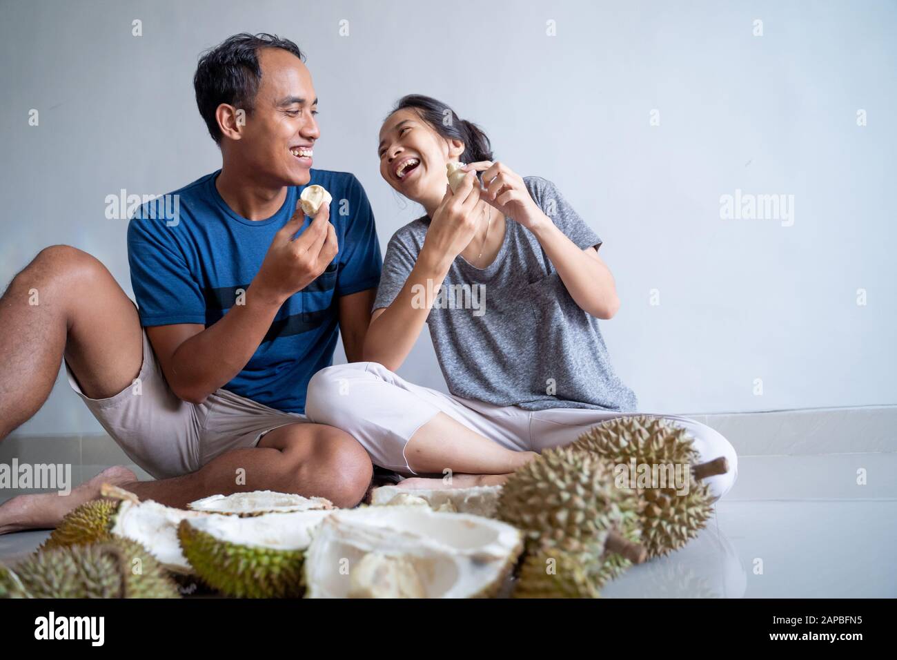 asian people eating durian Stock Photo - Alamy