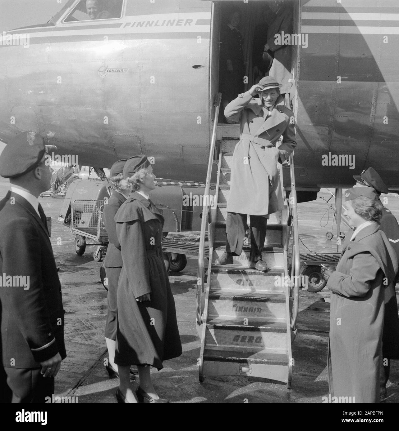 Danny Kay visits our country, arrival Schiphol Date: October 5, 1955 ...