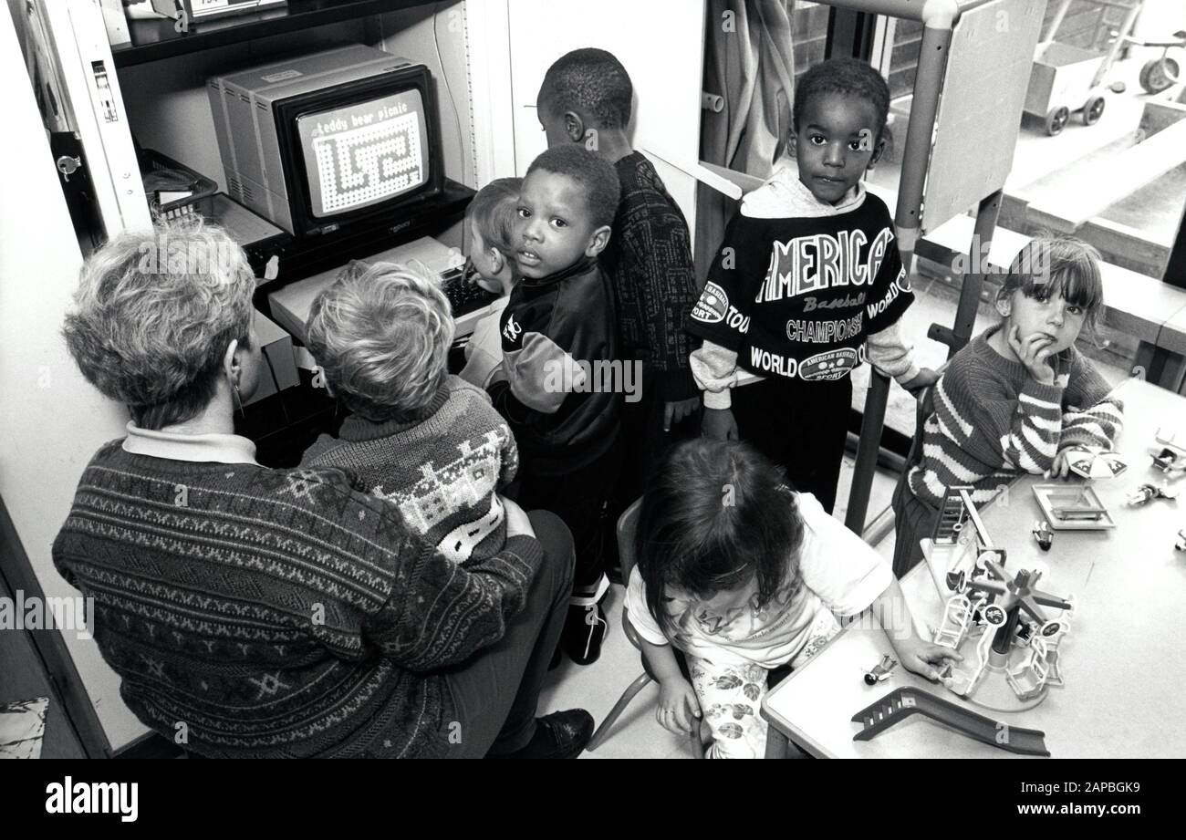 1990s computer classroom hi-res stock photography and images - Alamy