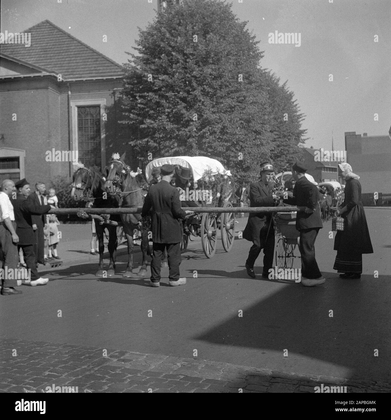 Boerenwedding in Hengelo (Overijssel) Date: August 16, 1947 Location ...