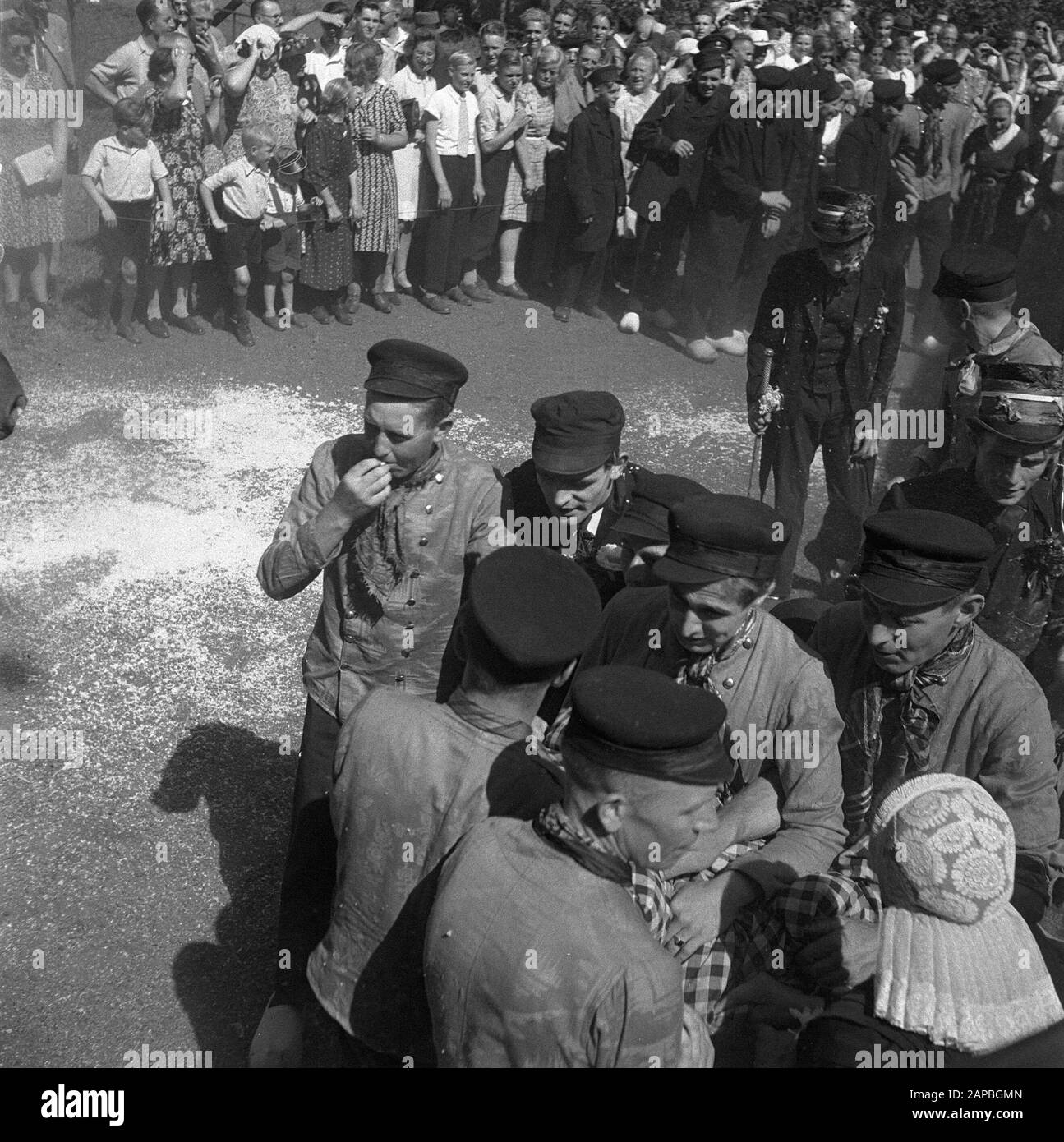 Boerenwedding in Hengelo (Overijssel) Date: August 16, 1947 Location ...