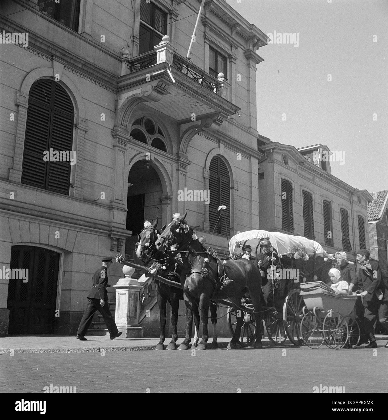 Boerenwedding in Hengelo (Overijssel) Date: August 16, 1947 Location ...
