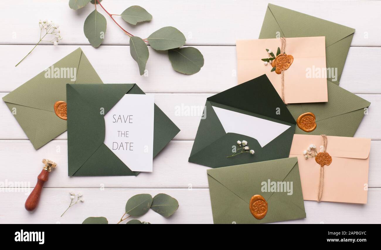 Green envelopes hi-res stock photography and images - Alamy
