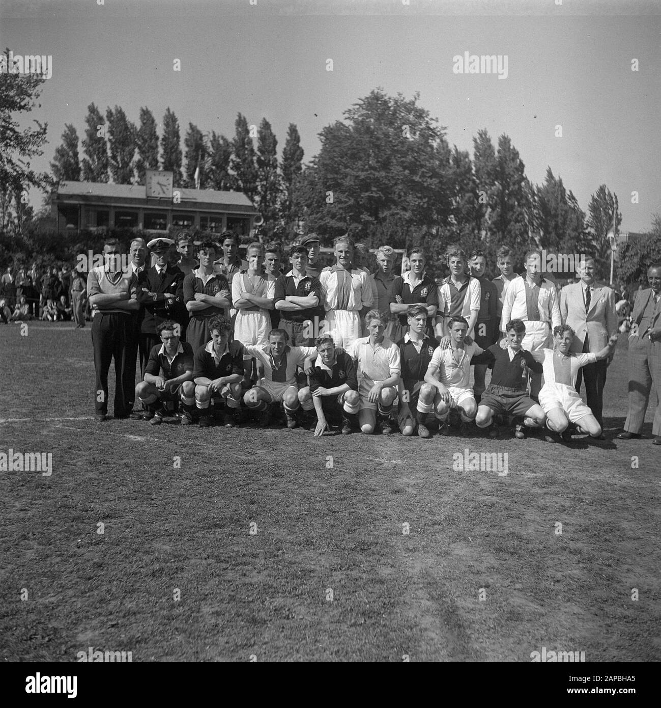 Football teams group photo hi-res stock photography and images - Alamy