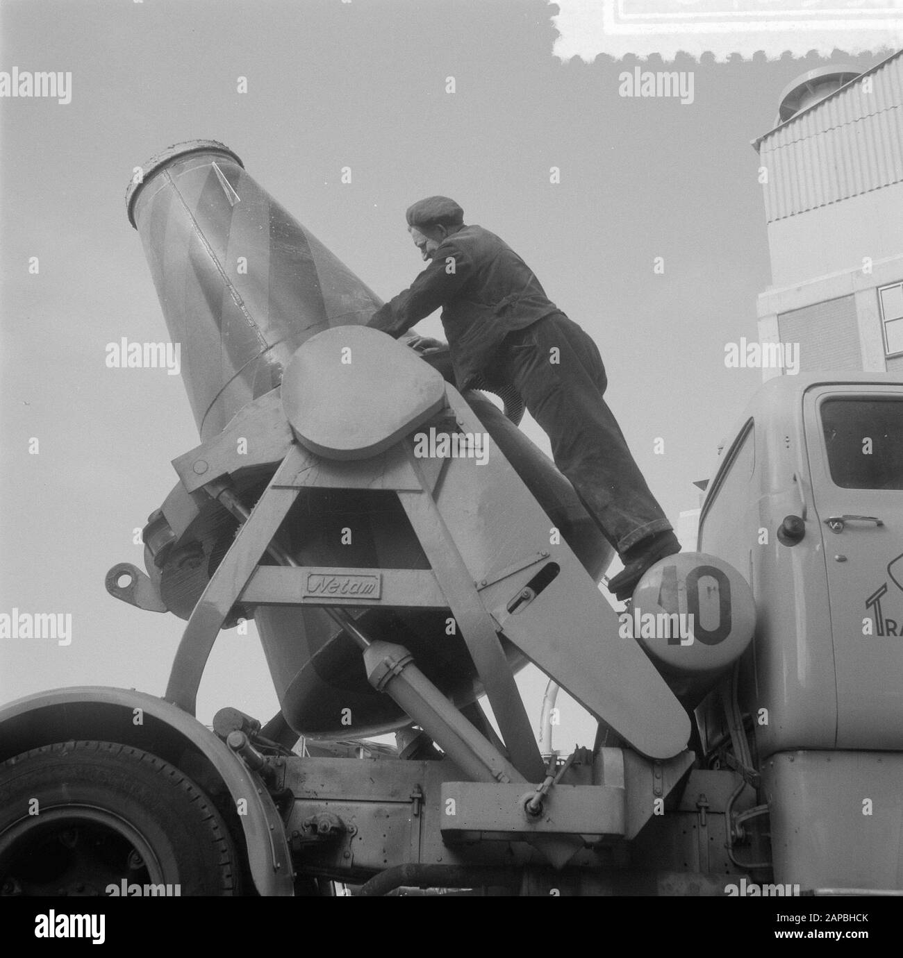 Concrete mortar factory Nieuwe Poortkade (with staff) Date: 19 March ...