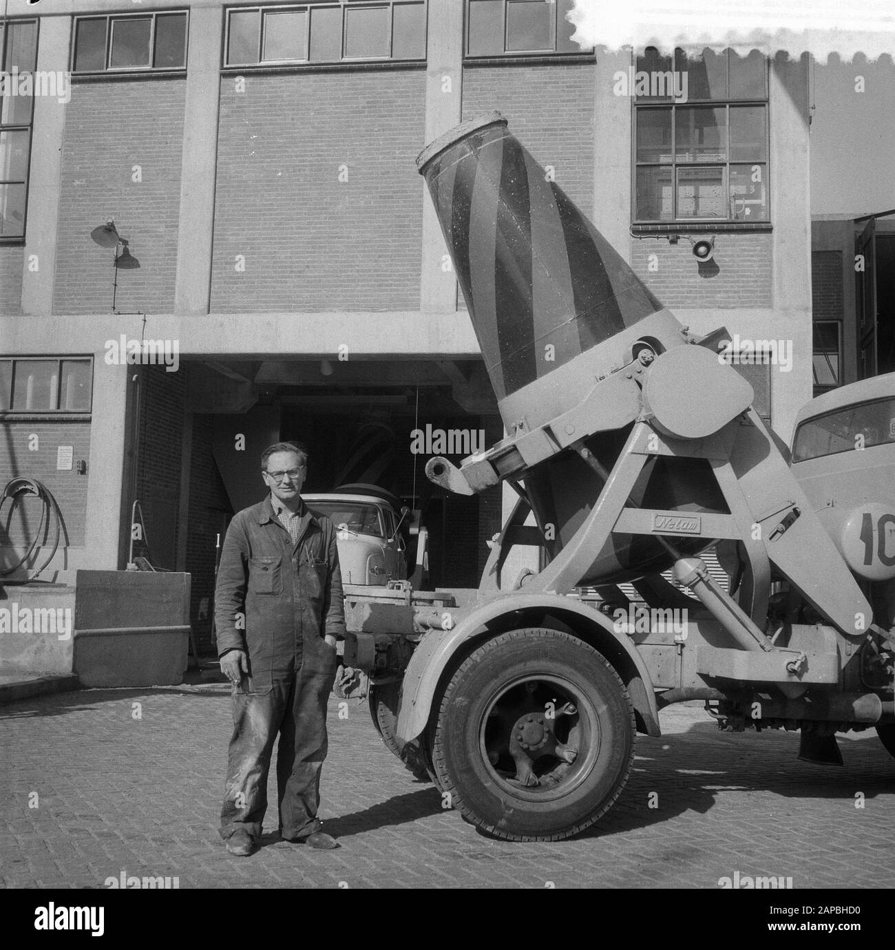 Concrete mortar factory Nieuwe Poortkade (with staff) Date: 19 March ...