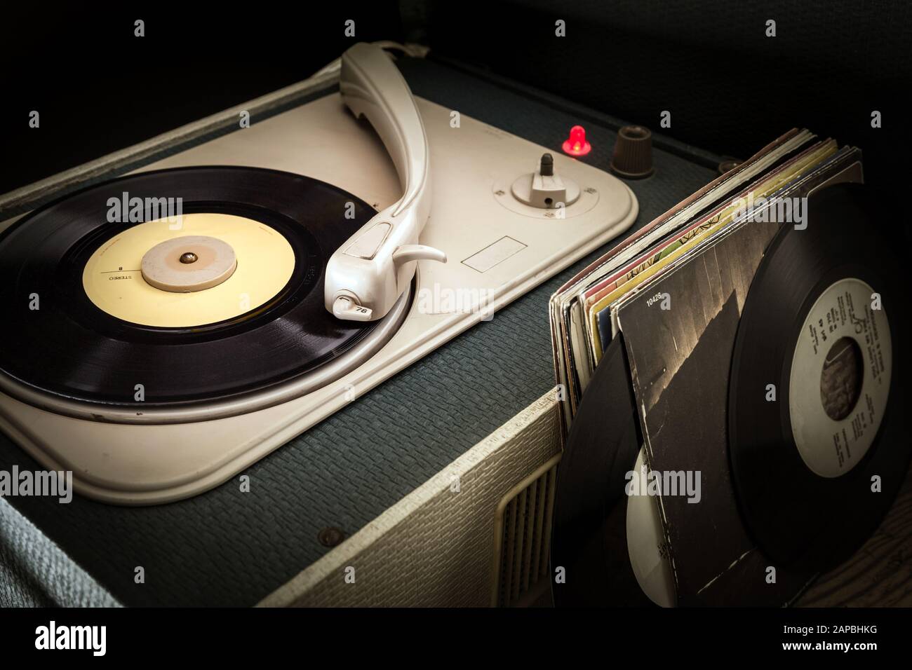 old vintage record player - close up Stock Photo - Alamy