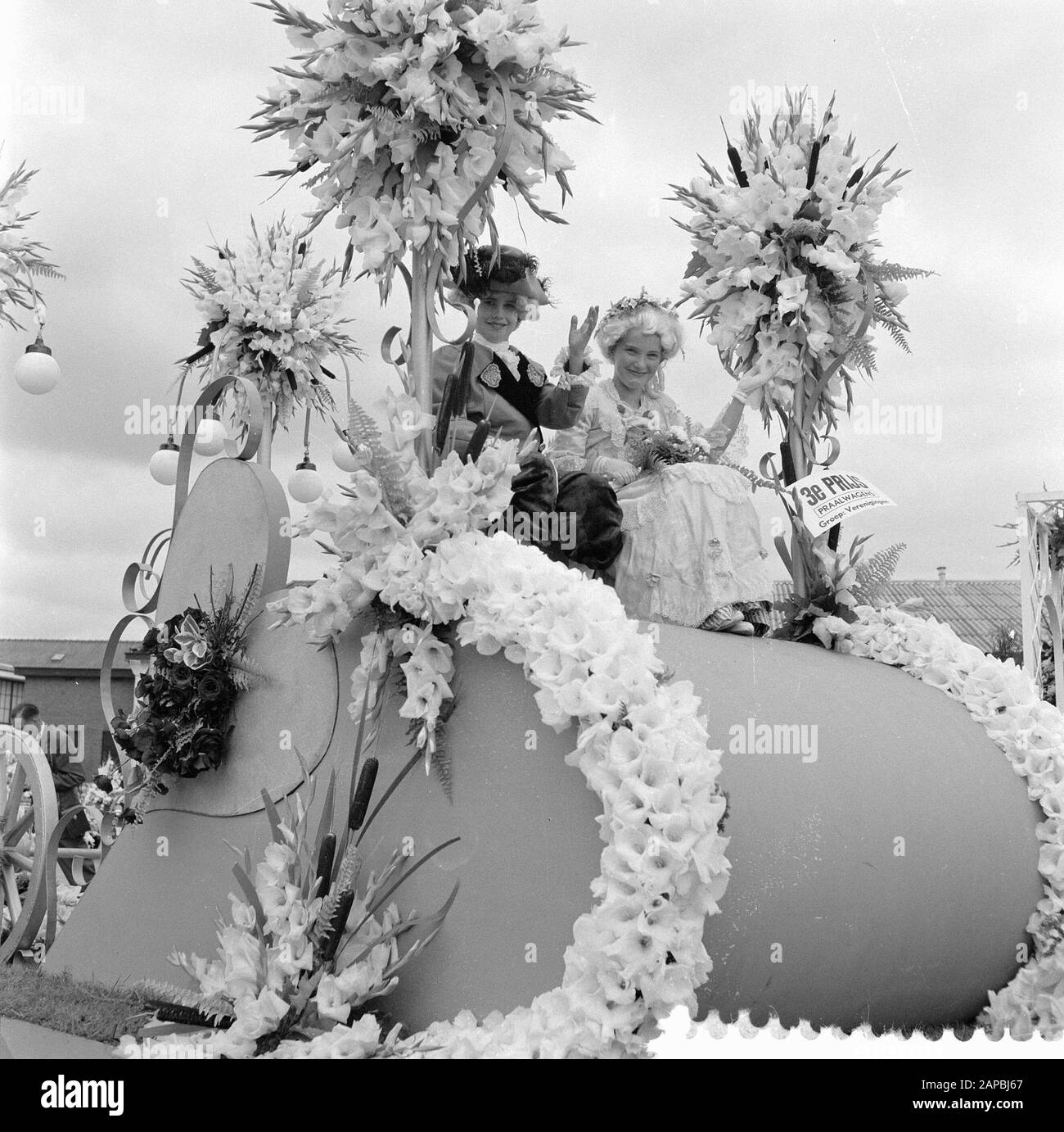 Artistic flower displays Black and White Stock Photos & Images - Alamy