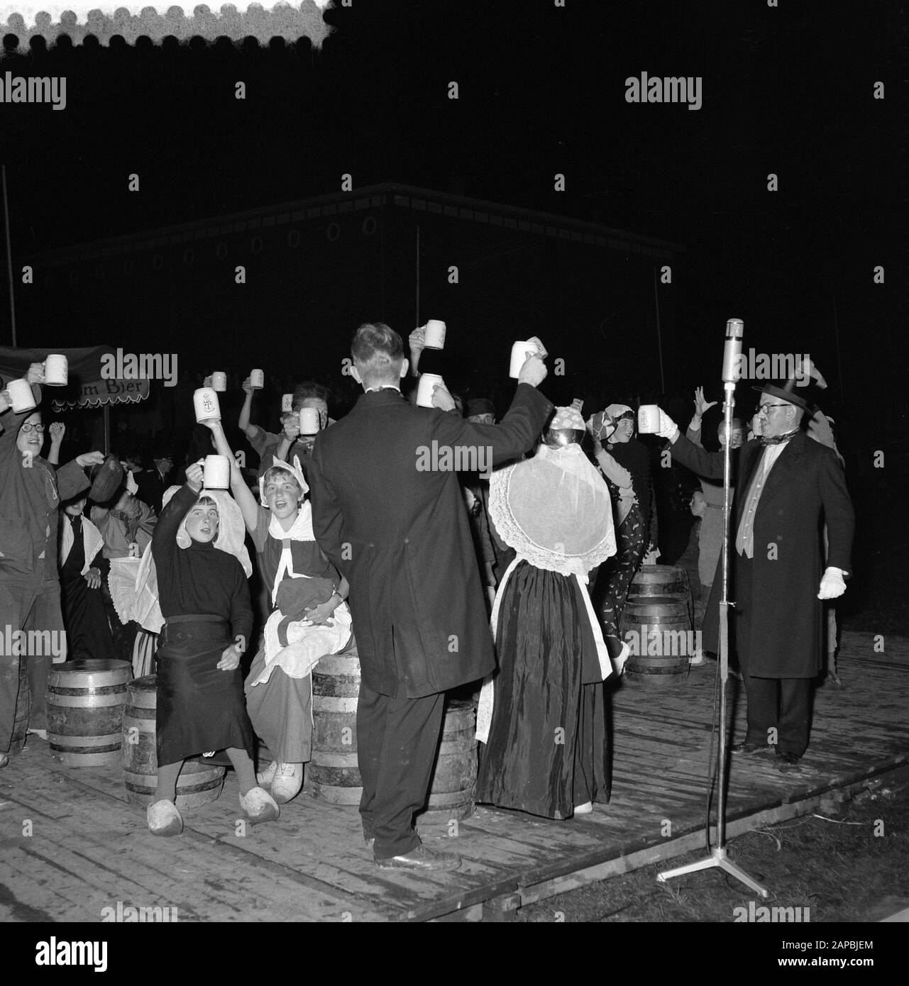 Evening party 75 years cheese market Bodegraven Date: 10 September 1957 ...