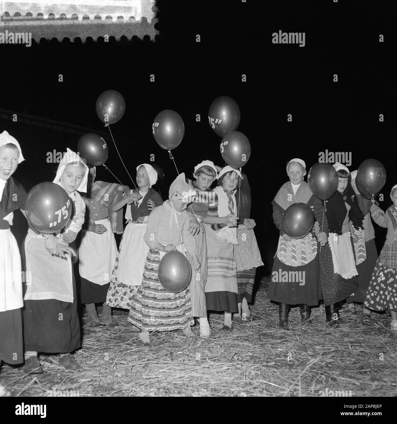 Evening party 75 years cheese market Bodegraven Date: 10 September 1957 ...