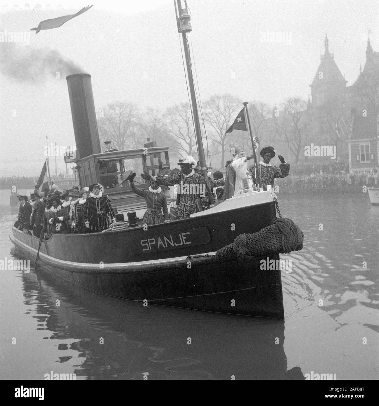 Sinterklaas boat hi-res stock photography and images - Alamy