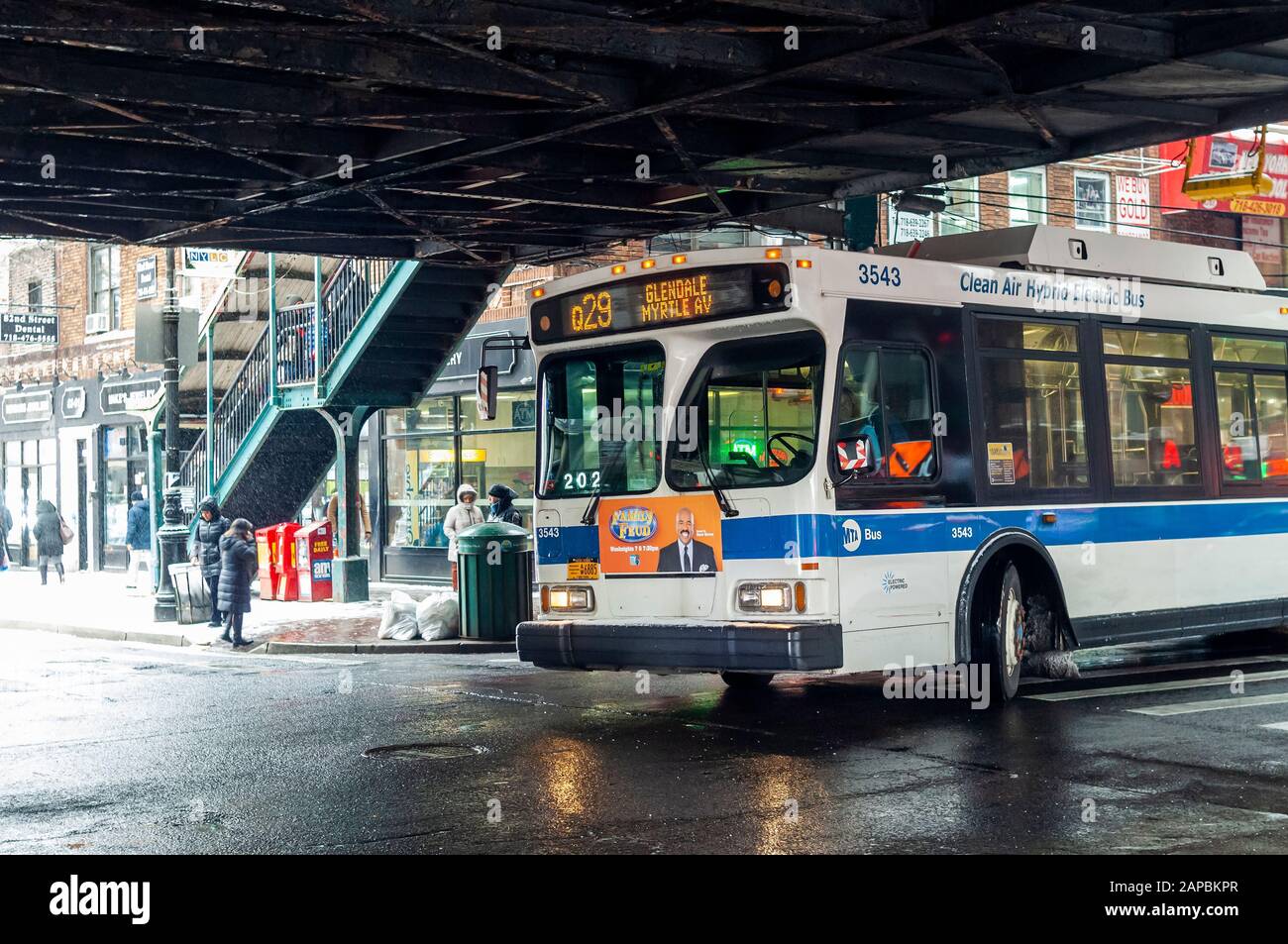Number 7 bus hi-res stock photography and images - Alamy
