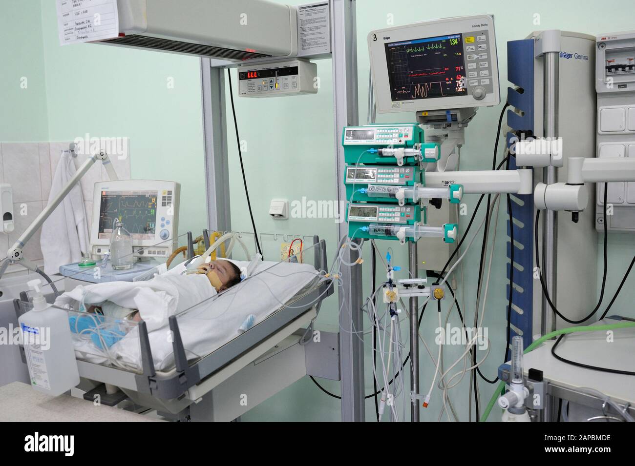 Reviving apparatuses hi-res stock photography and images - Alamy