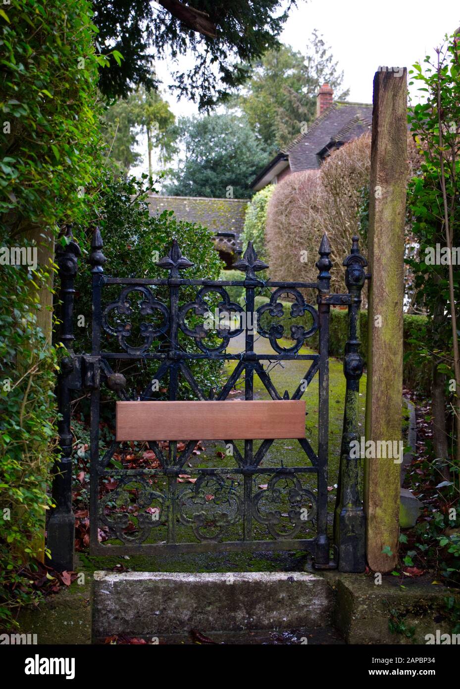 Country Lanes in England. Rich in foliage, wonderful walls, beautiful ...