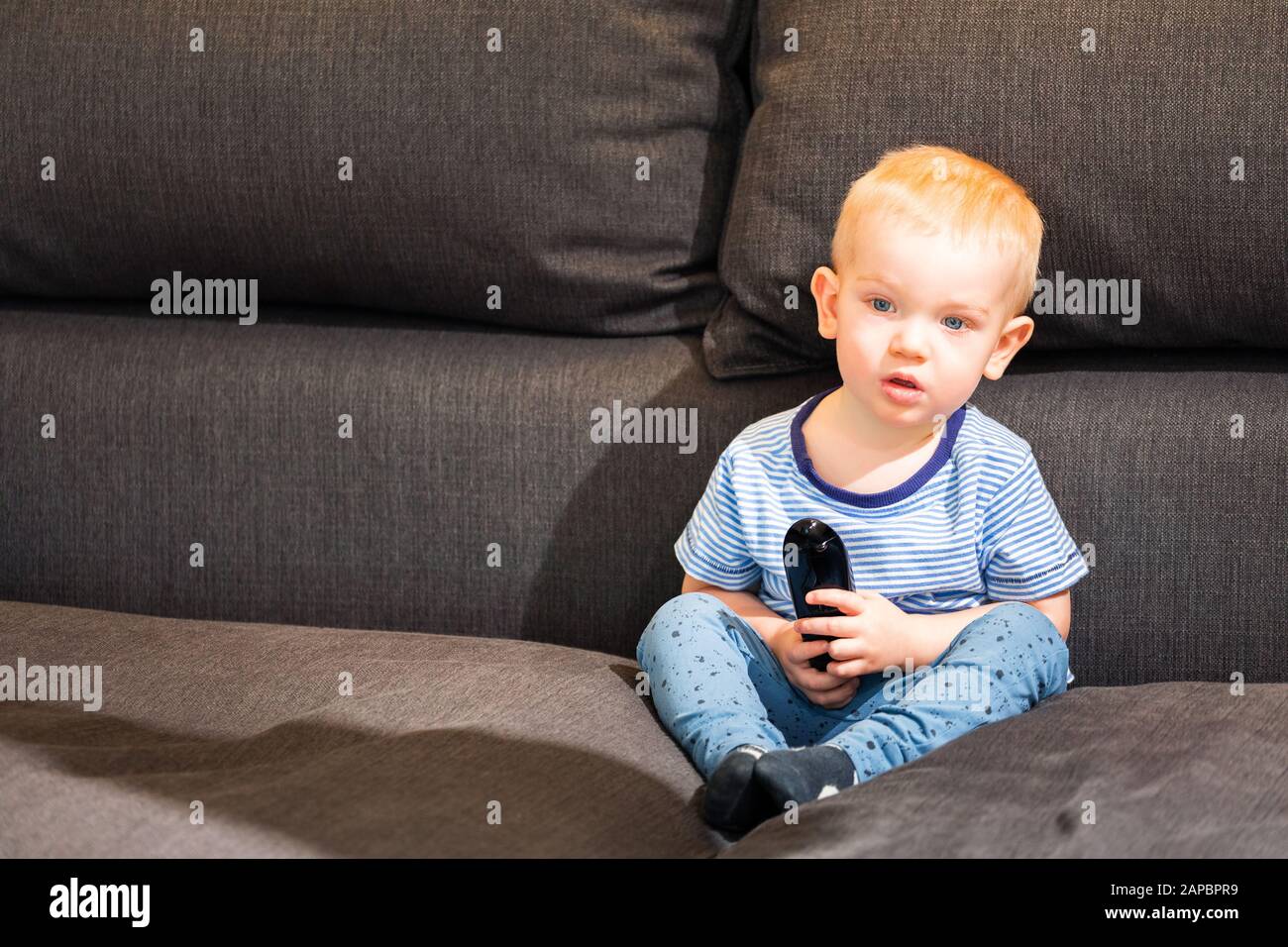 Little boy watching tv Stock Photo - Alamy