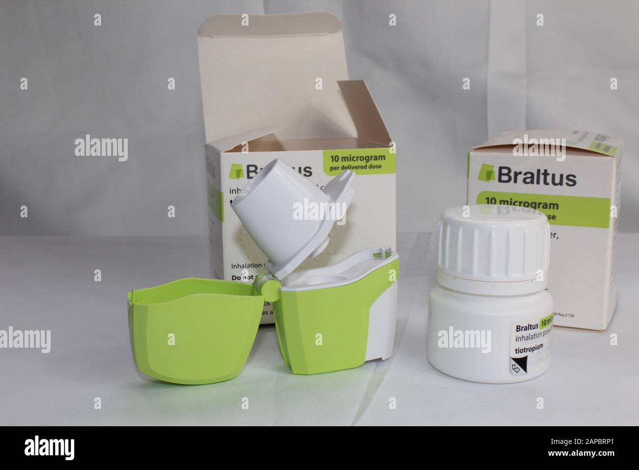 Aero inhaler hi-res stock photography and images - Alamy