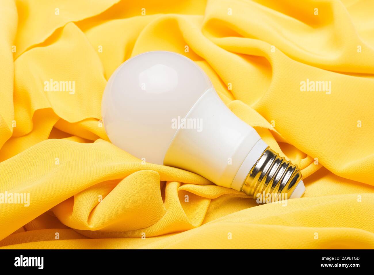 Filament bulb, LED light, fluorescent lights, different types of light ...