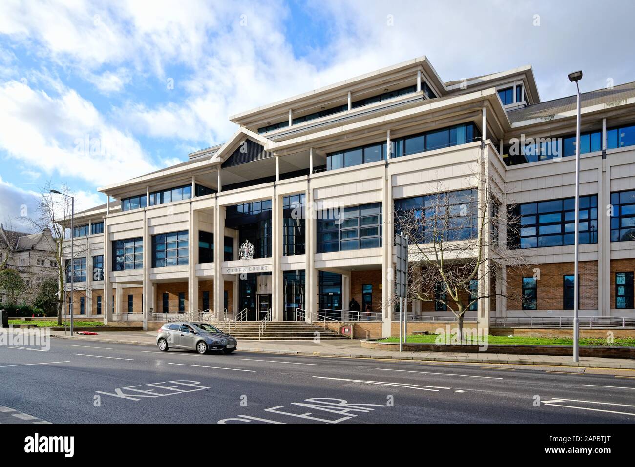Exterior of kingston crown court hi-res stock photography and images ...