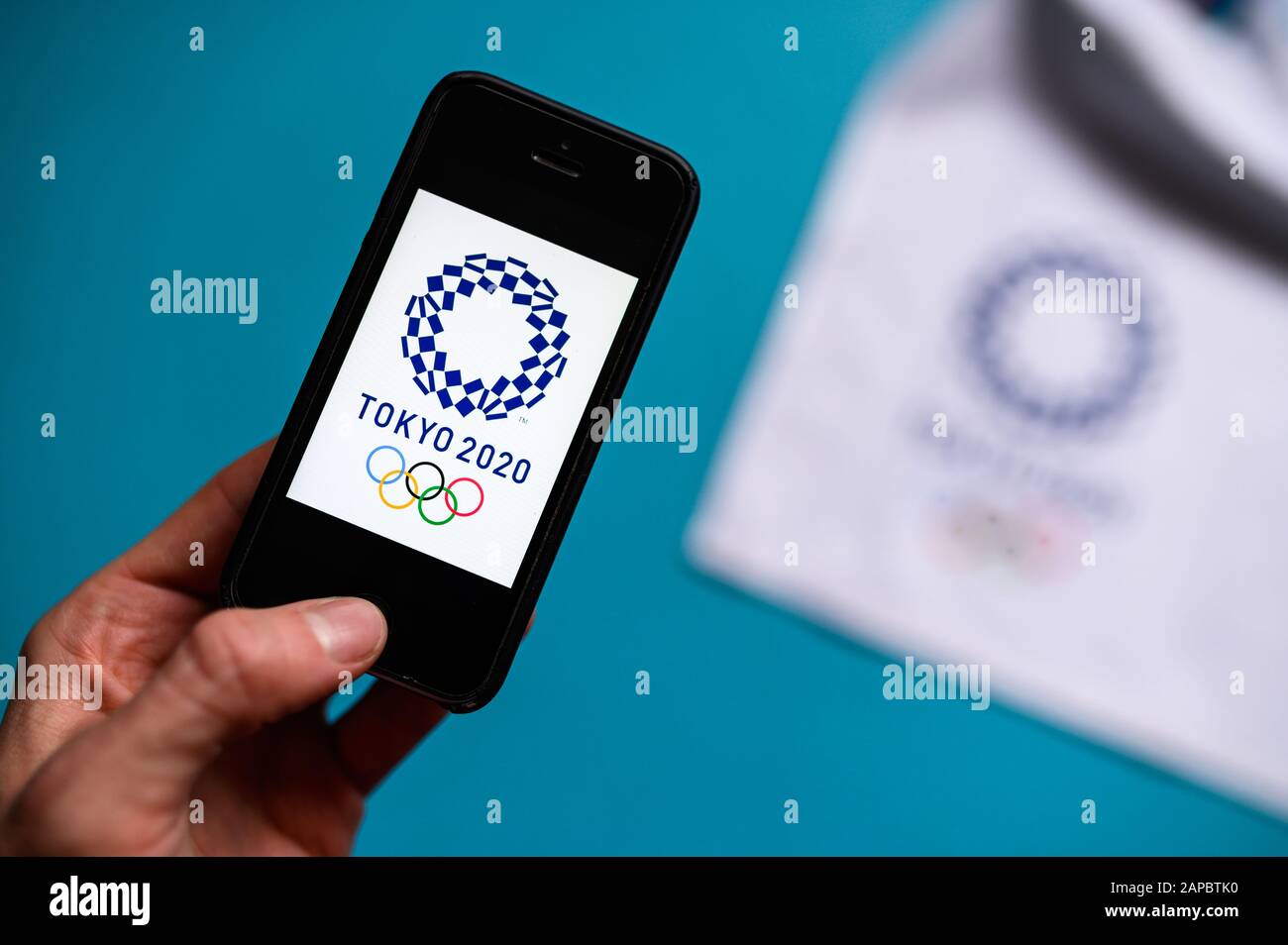 TOKYO, JAPAN, JANUARY. 20. 2020: Smartphone and Tokyo 2020 summer ...