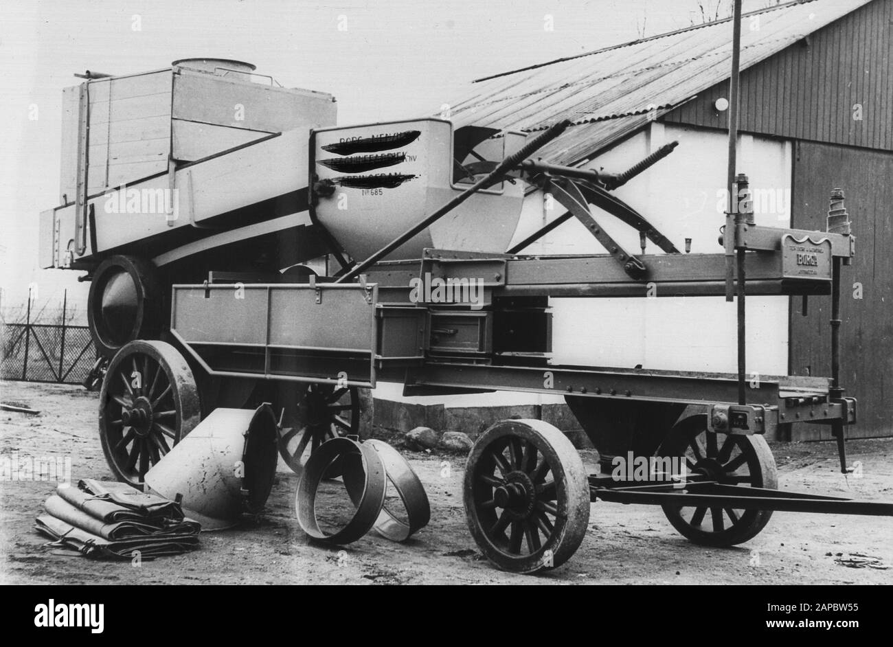 Machine barn Black and White Stock Photos & Images - Alamy