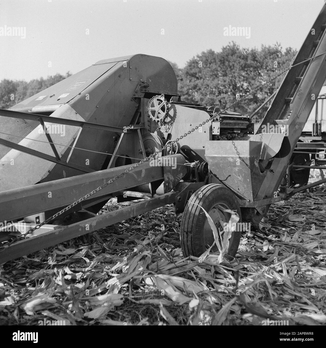 Date harvesting machine hi-res stock photography and images - Alamy