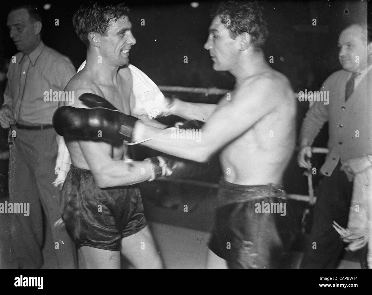 Boxing match Luc van Dam against Frenchman Robert Charron at the RAI in Amsterdam. Cherron ...