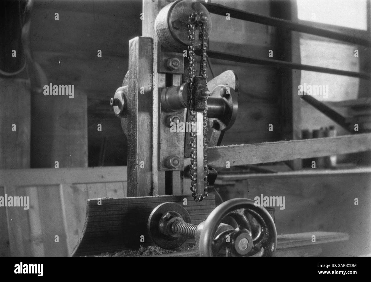 Chain cutter hi-res stock photography and images - Alamy