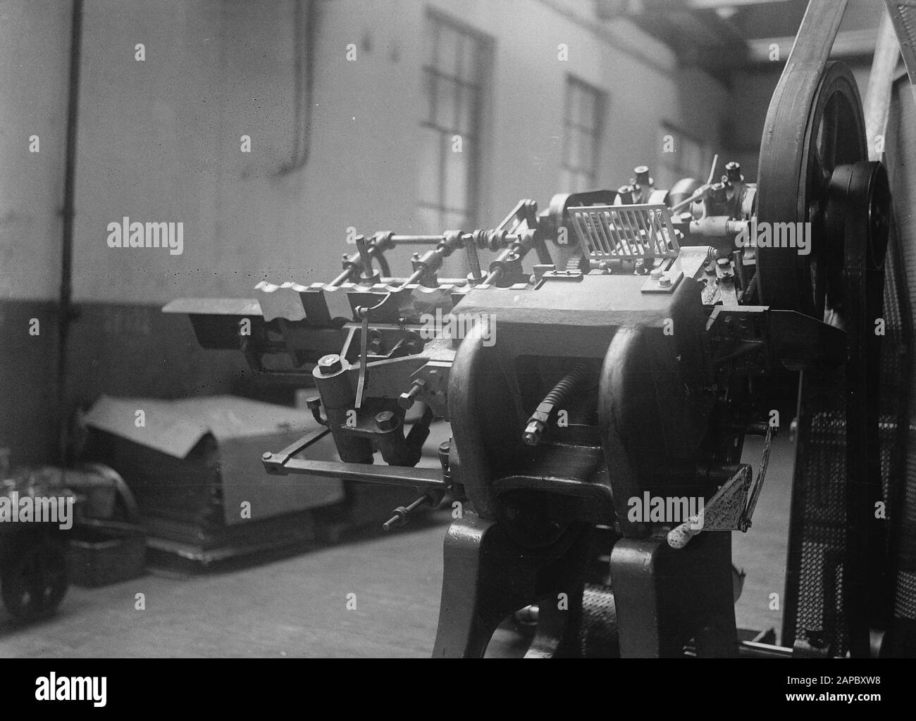 9x12 Hand stamp stamp machine Date: undated Keywords: ground punching ...