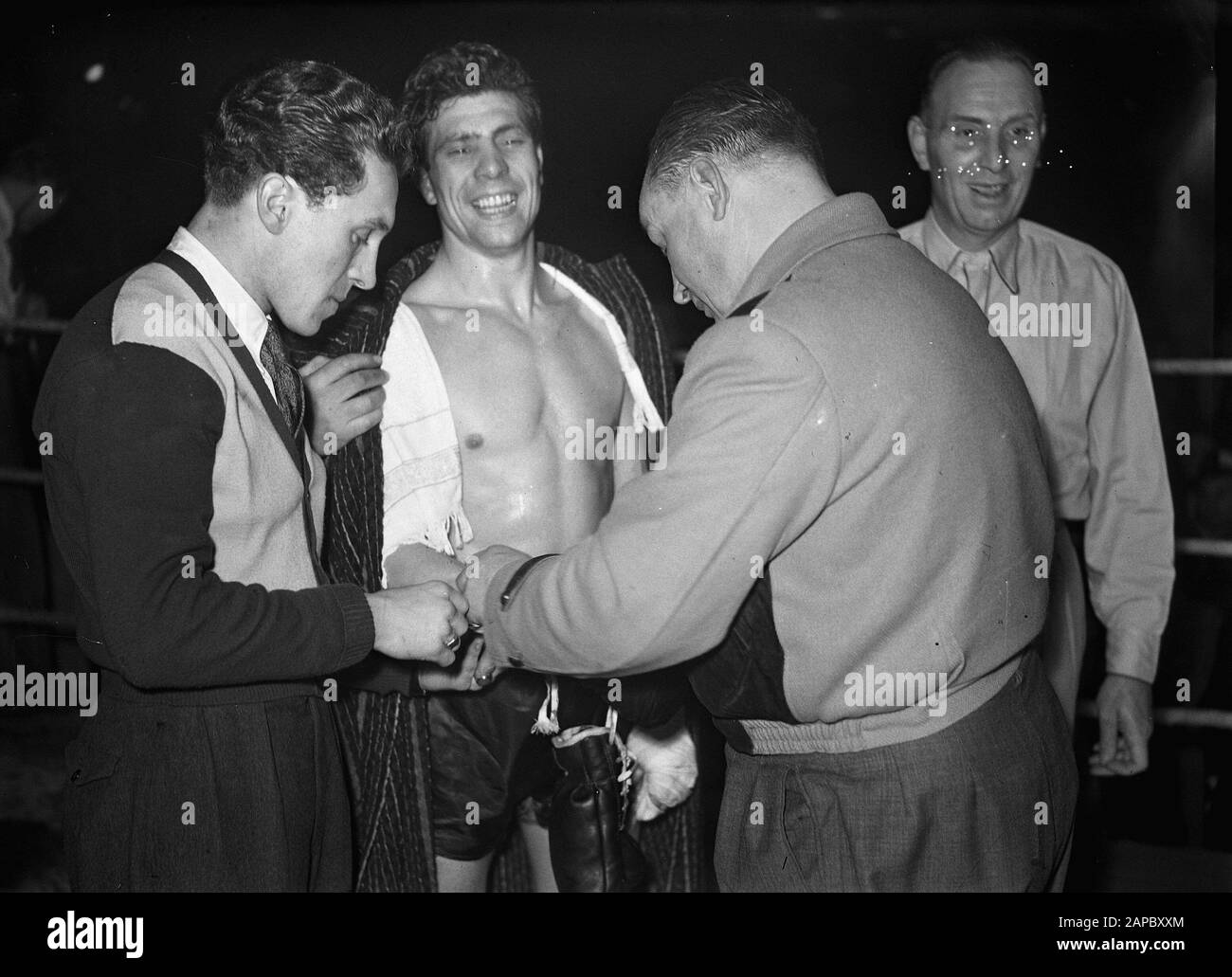 Boxing match Luc van Dam against the Frenchman Robert Charron at the RAI in Amsterdam.A lucky ...