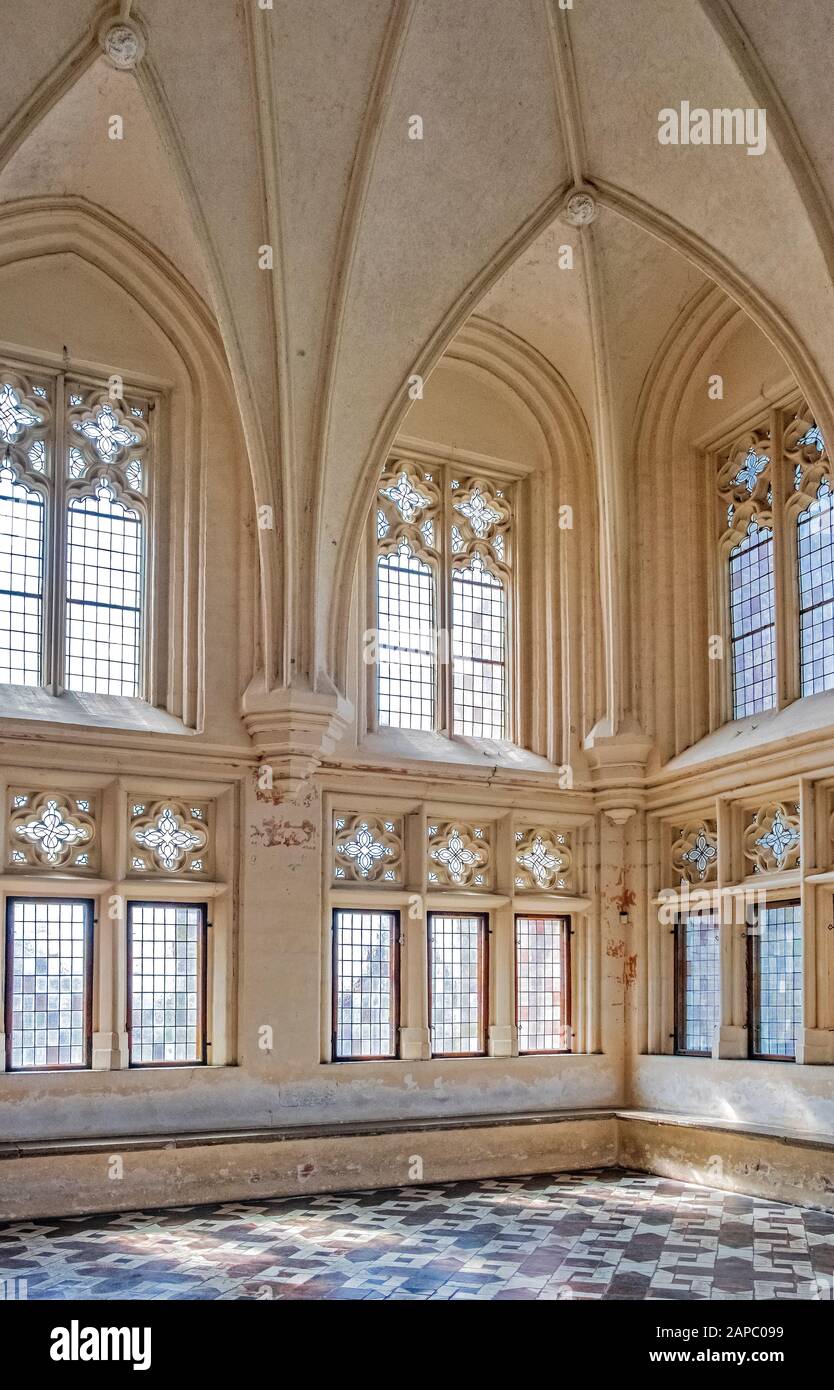 Medieval castle dining room hi-res stock photography and images - Alamy