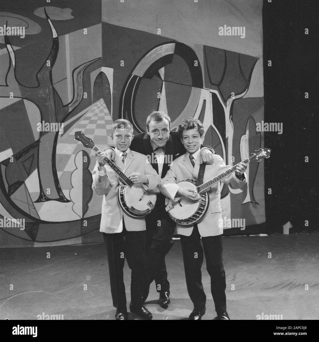 AVRO Weekend Show, Danish duo Jan and Kjeld with Johnny Kraaijkamp Date ...