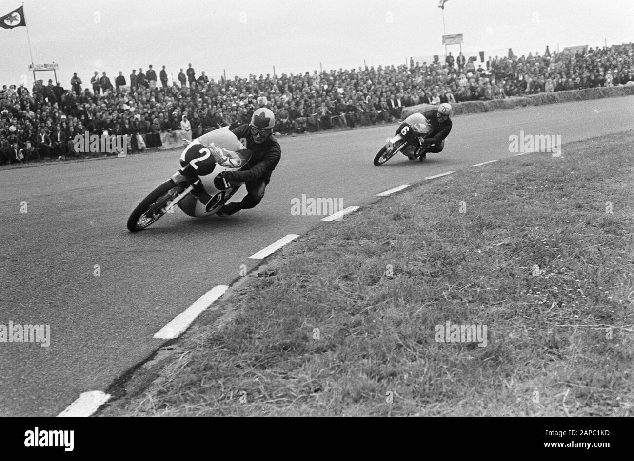 TT Assen 1967 Description: 125 cc-class, Bill Ivy (nr. 2) and Yoshimi ...