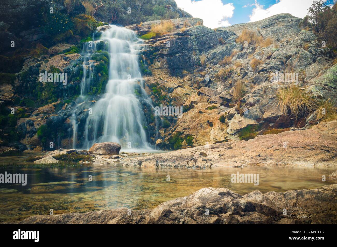 Slime rocks hi-res stock photography and images - Alamy