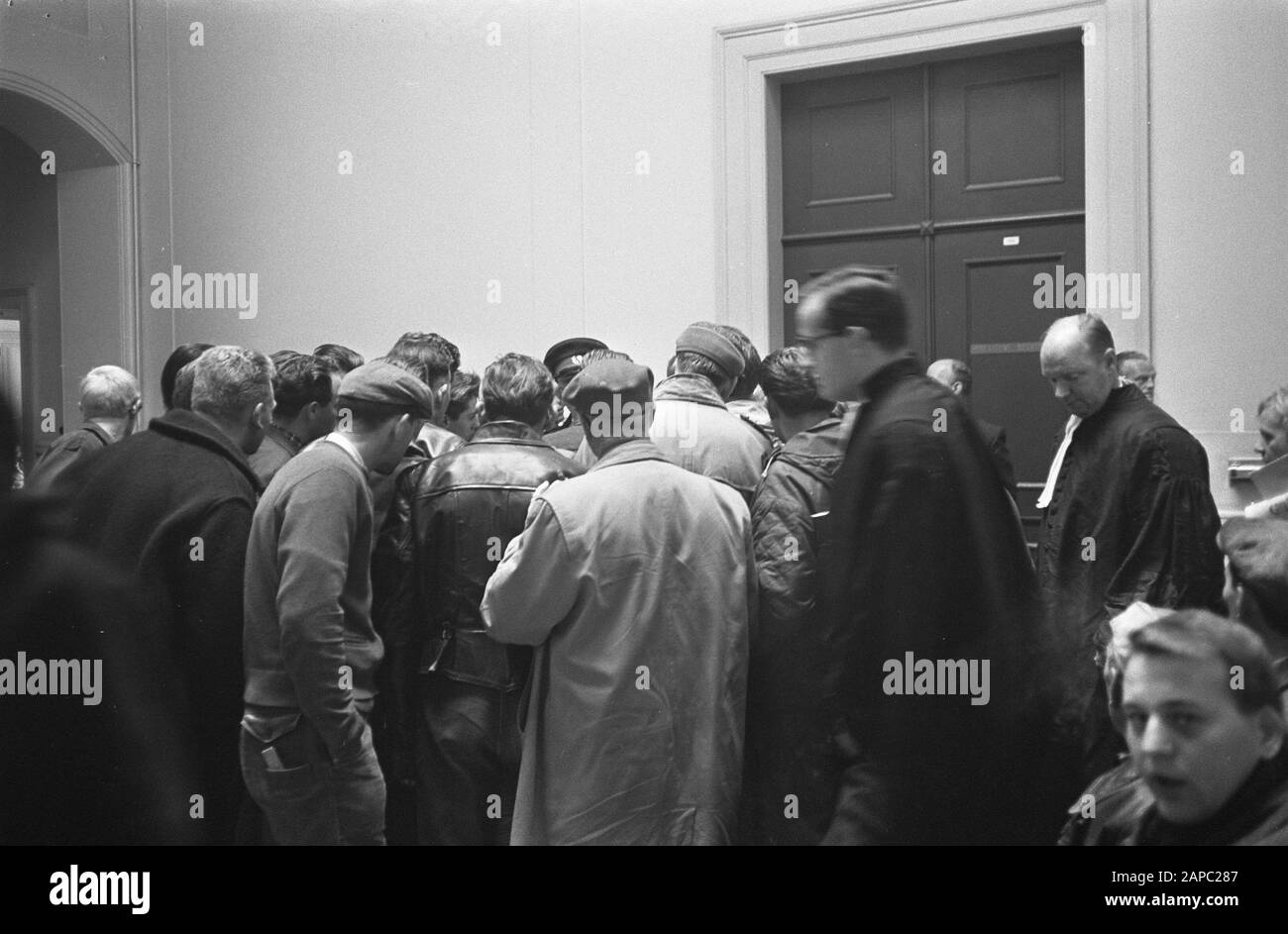 150 striking construction workers hi-res stock photography and images ...