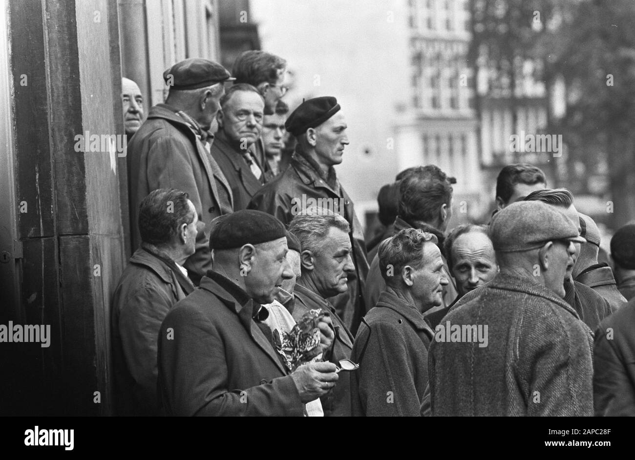 150 striking construction workers hi-res stock photography and images ...