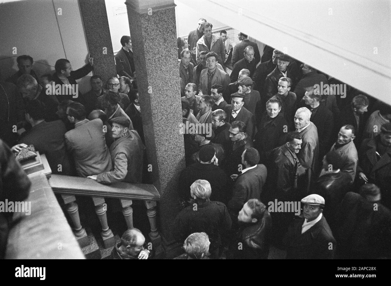 150 striking construction workers hi-res stock photography and images ...