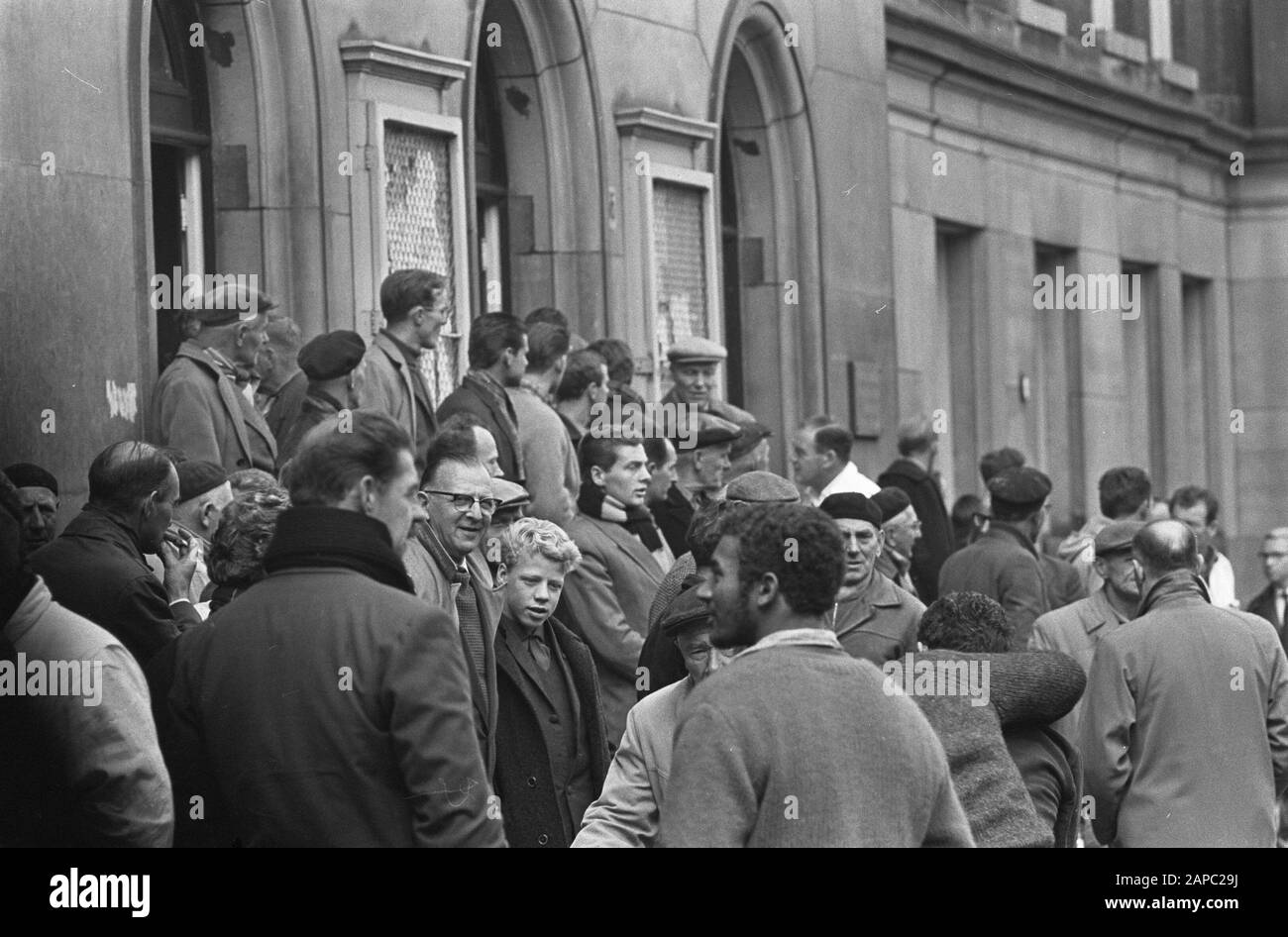 150 striking construction workers hi-res stock photography and images ...