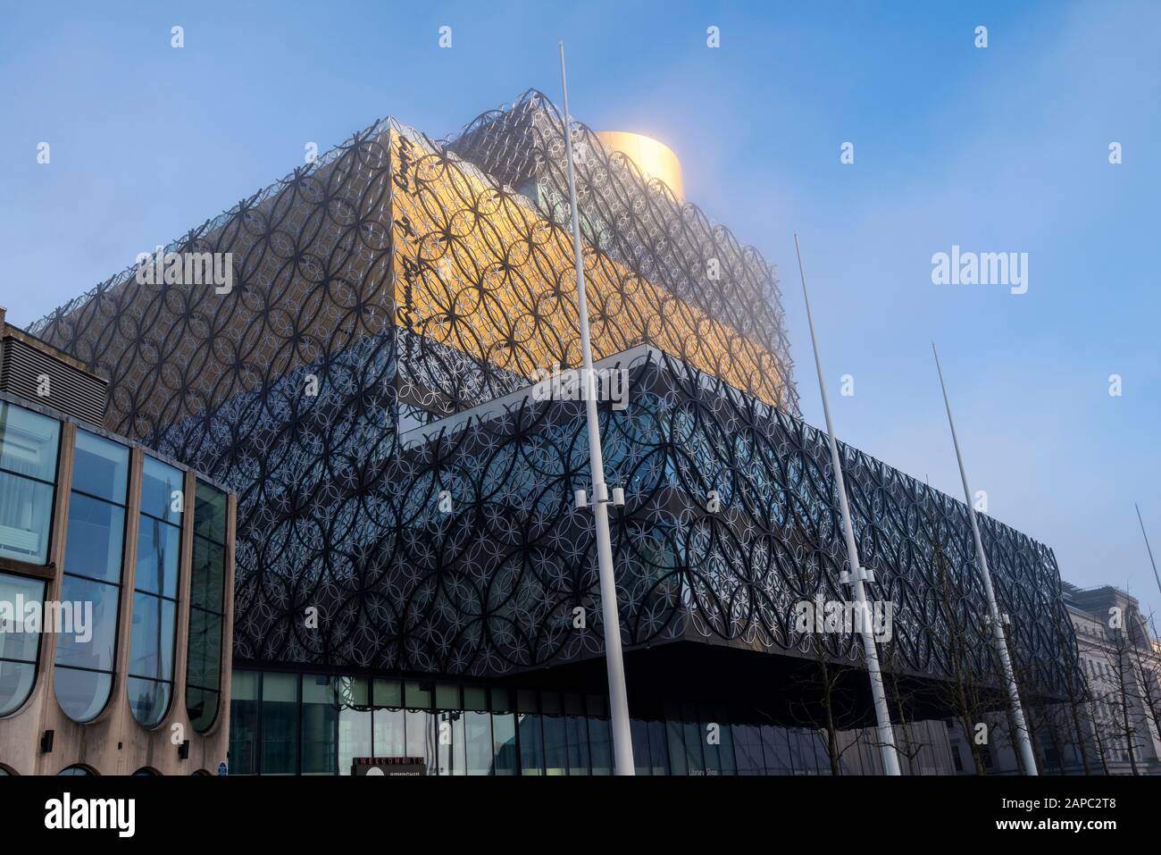 The new Library of Birmingham surrounded by winter mist, Birmingham ...
