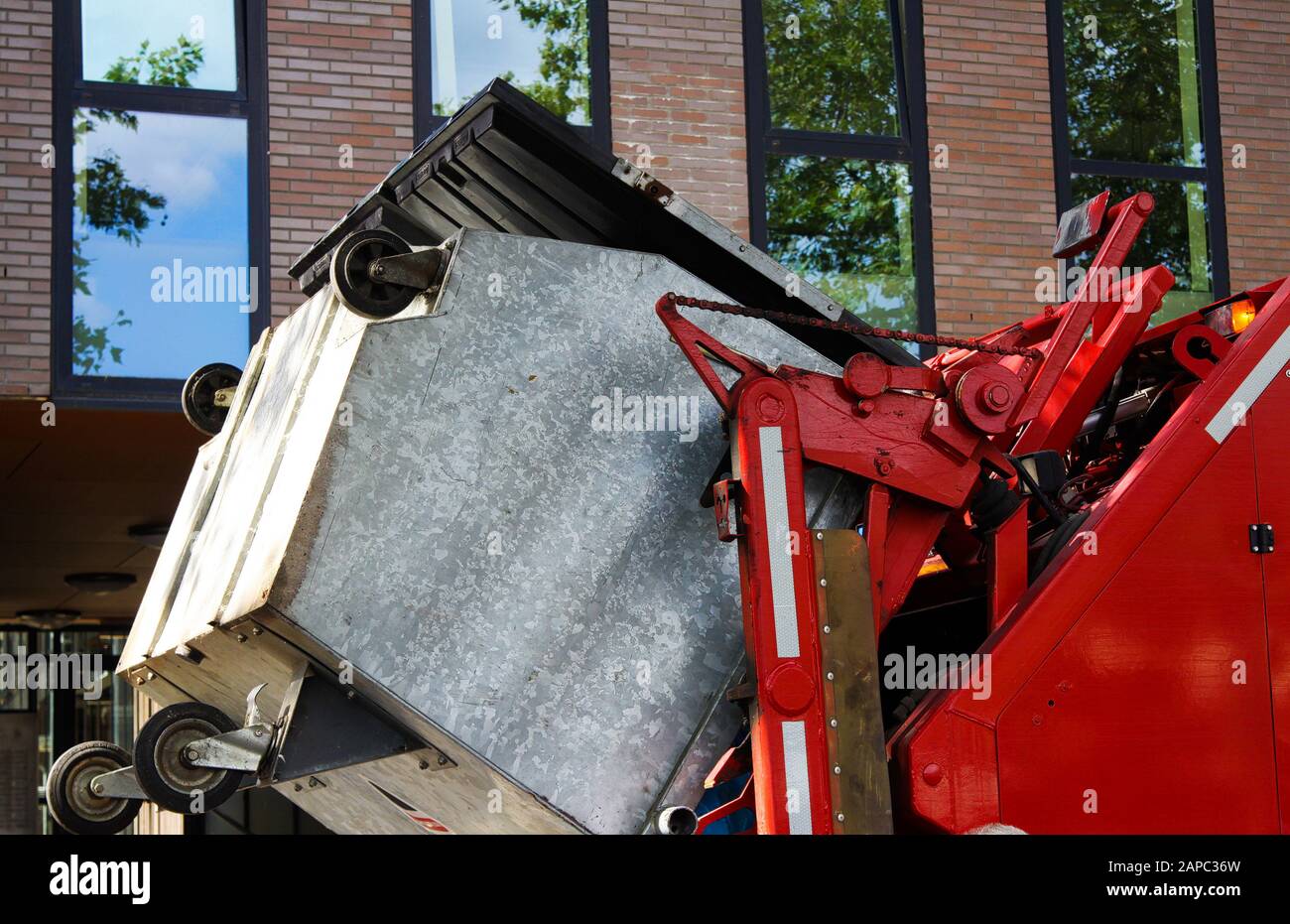 Container lifting equipment hi-res stock photography and images - Alamy
