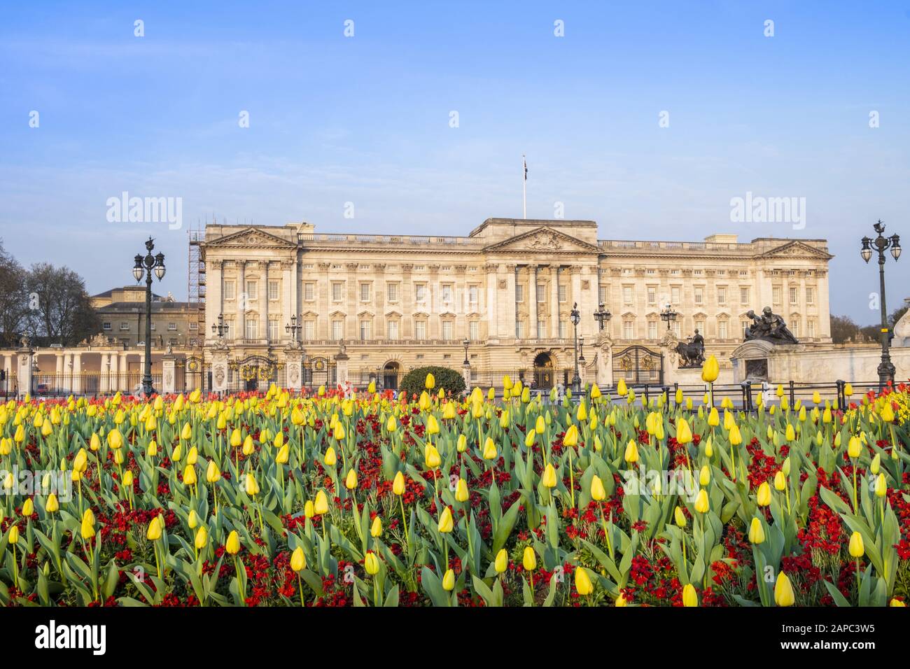The facade of Buckingham Palace, official residence of the Queen of ...