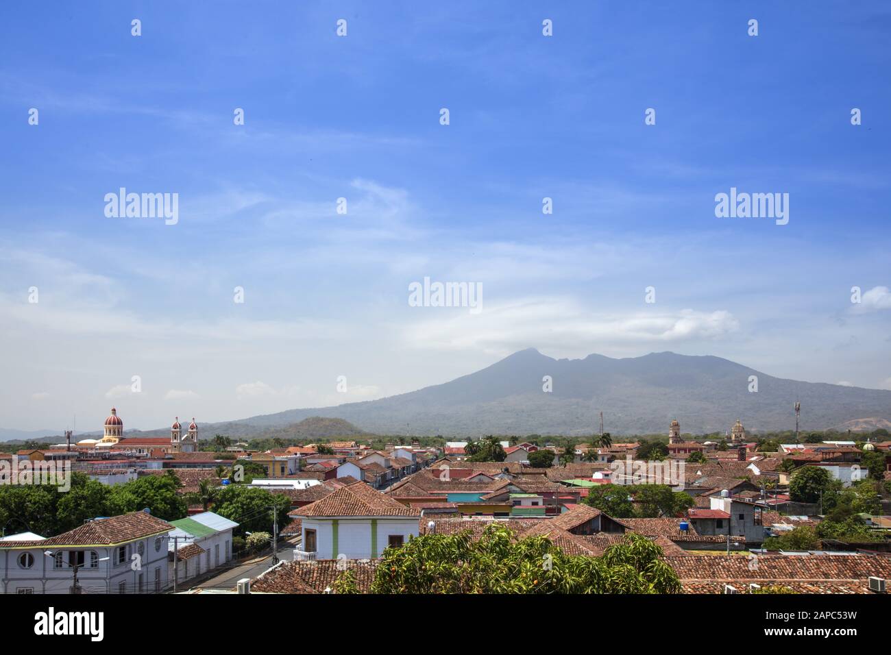Granada nicaragua colonial architecture hi-res stock photography and ...