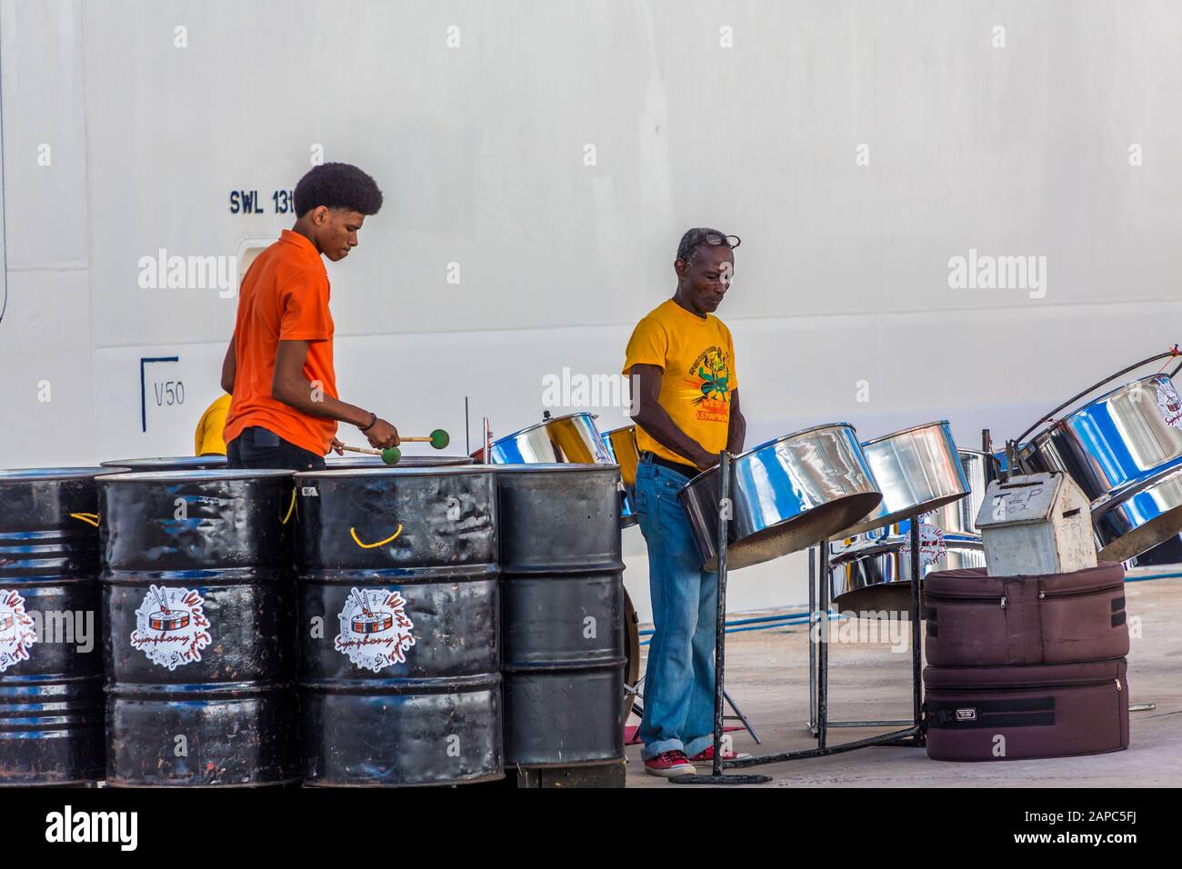 Steel drum hi-res stock photography and images - Alamy