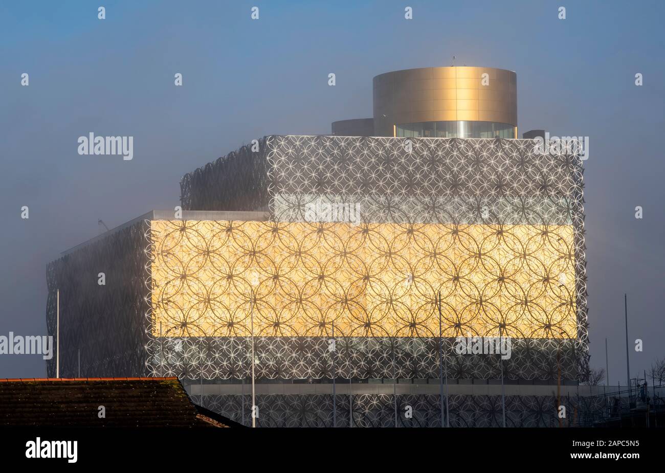 The new Library of Birmingham surrounded by winter mist, Birmingham ...