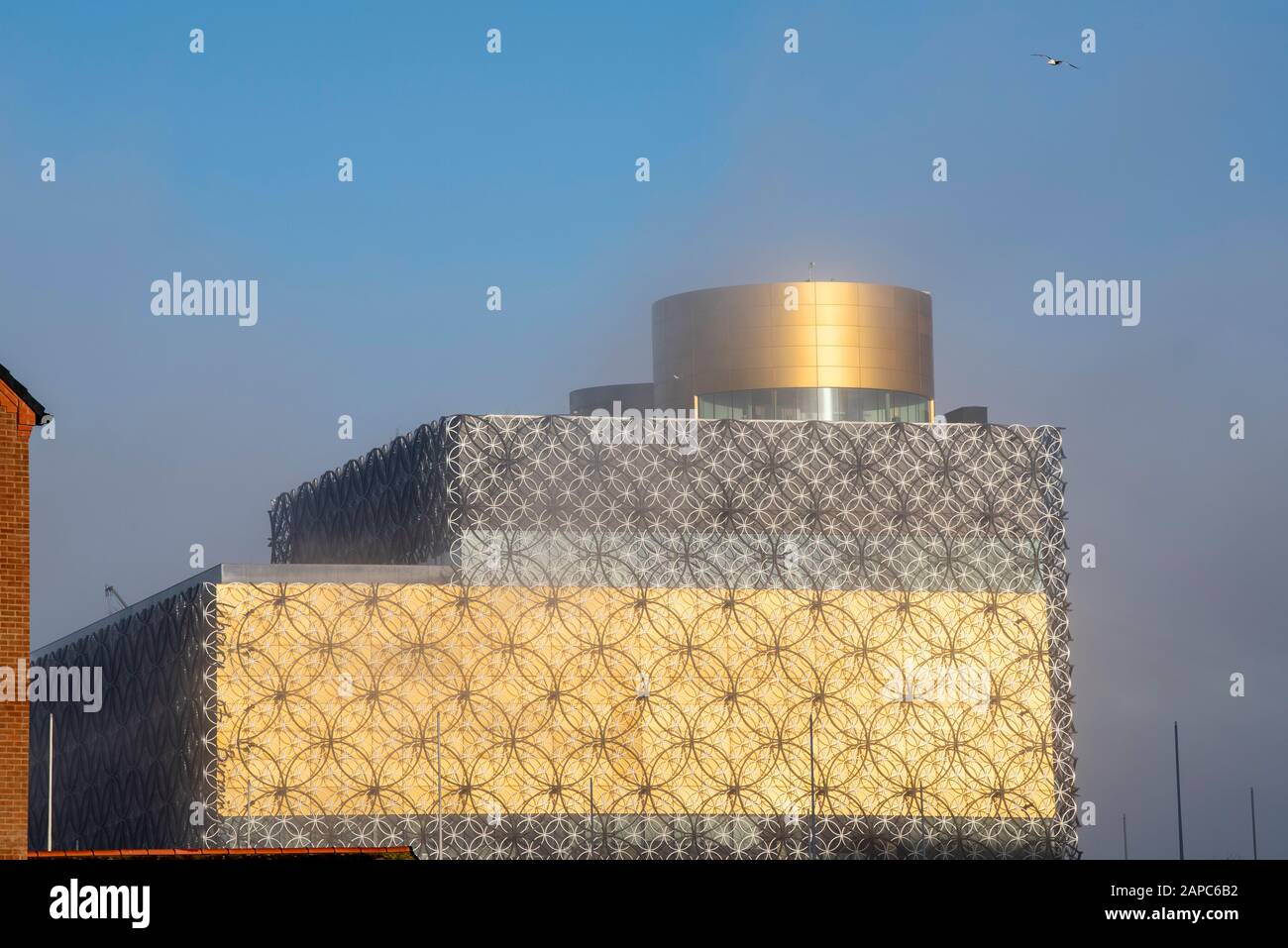 The new Library of Birmingham surrounded by winter mist, Birmingham ...
